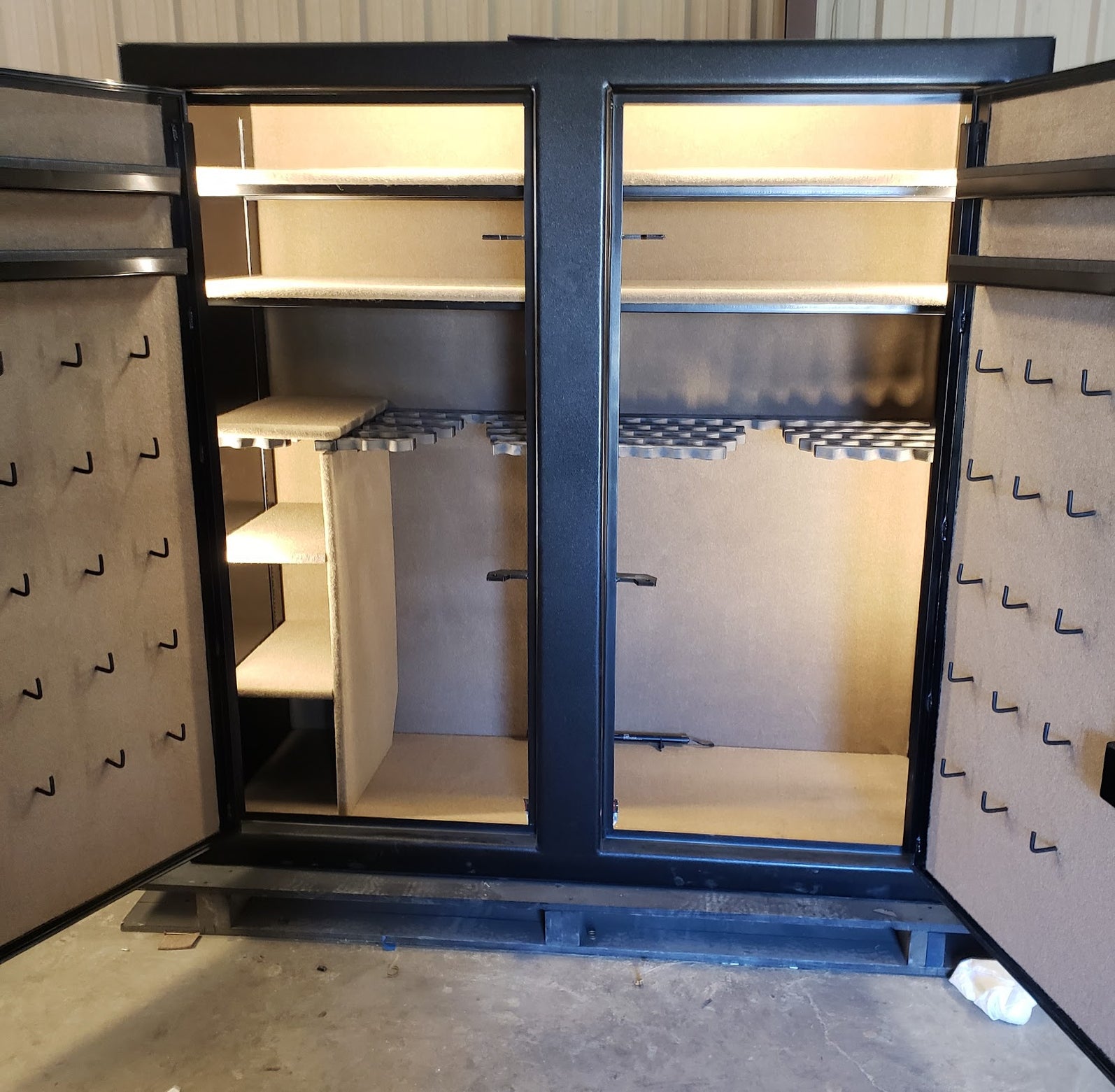 Saloon Double Door Gun Safe - Holds 46 – 93 Long Guns — Brazos Safe & Vault